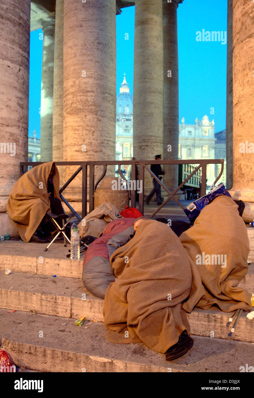 Pope john paul ii sitting hi-res stock photography and images - Alamy