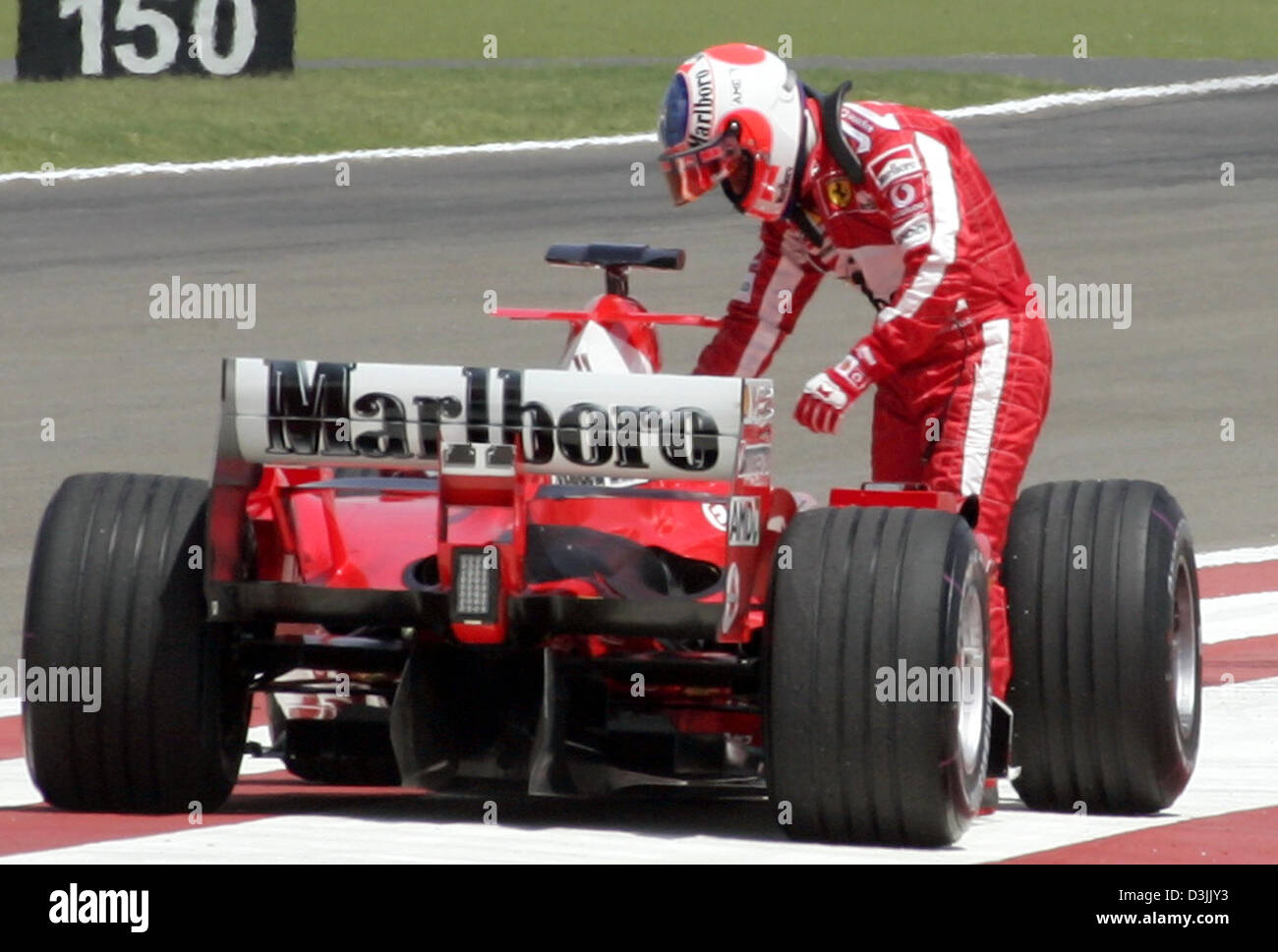 (dpa) - Brazilian Formula One driver Rubens Barrichello (Ferrari) gets ...