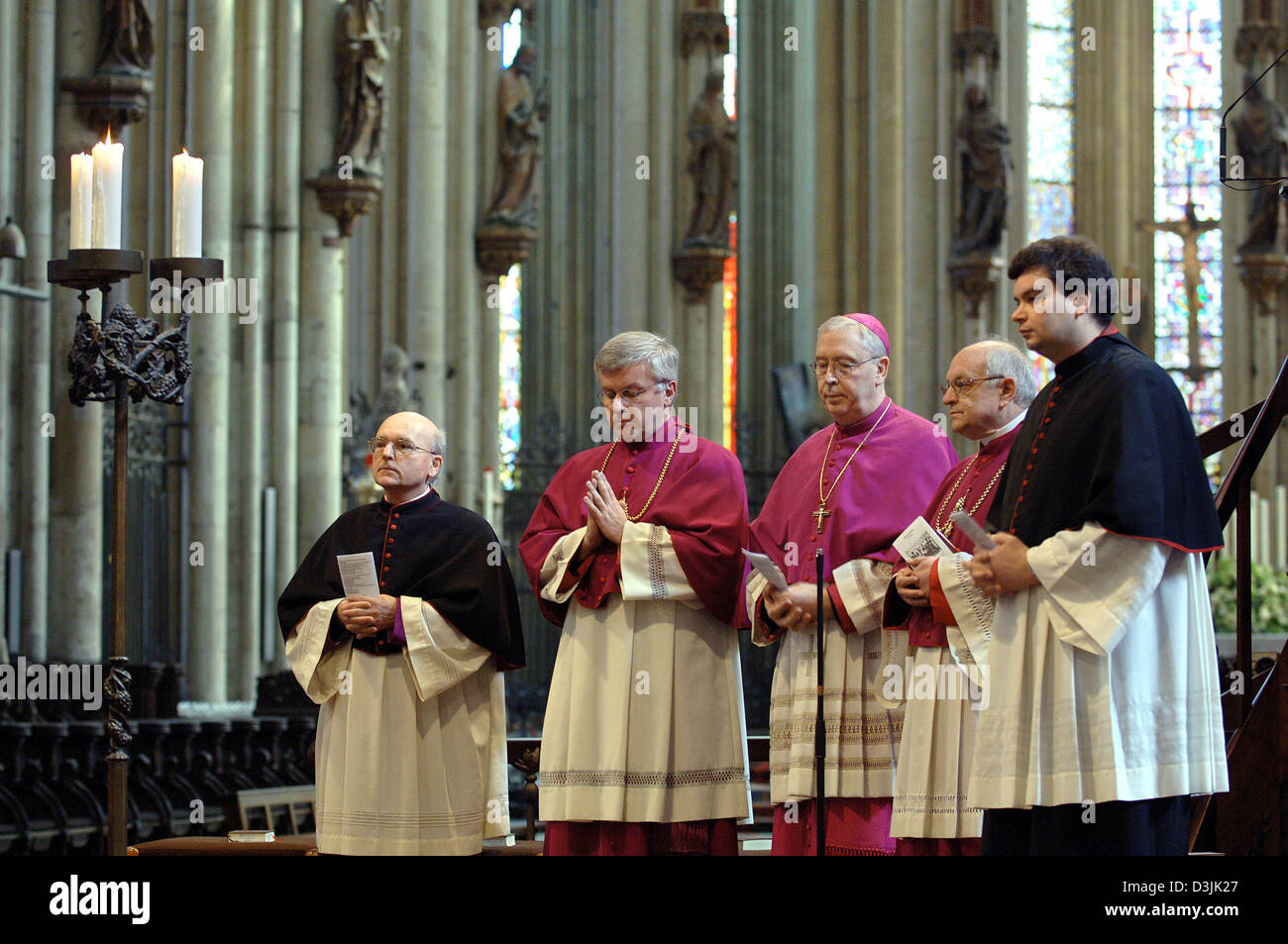 (dpa) - Suffragans and superintendents of the Cologne archbishopric ...