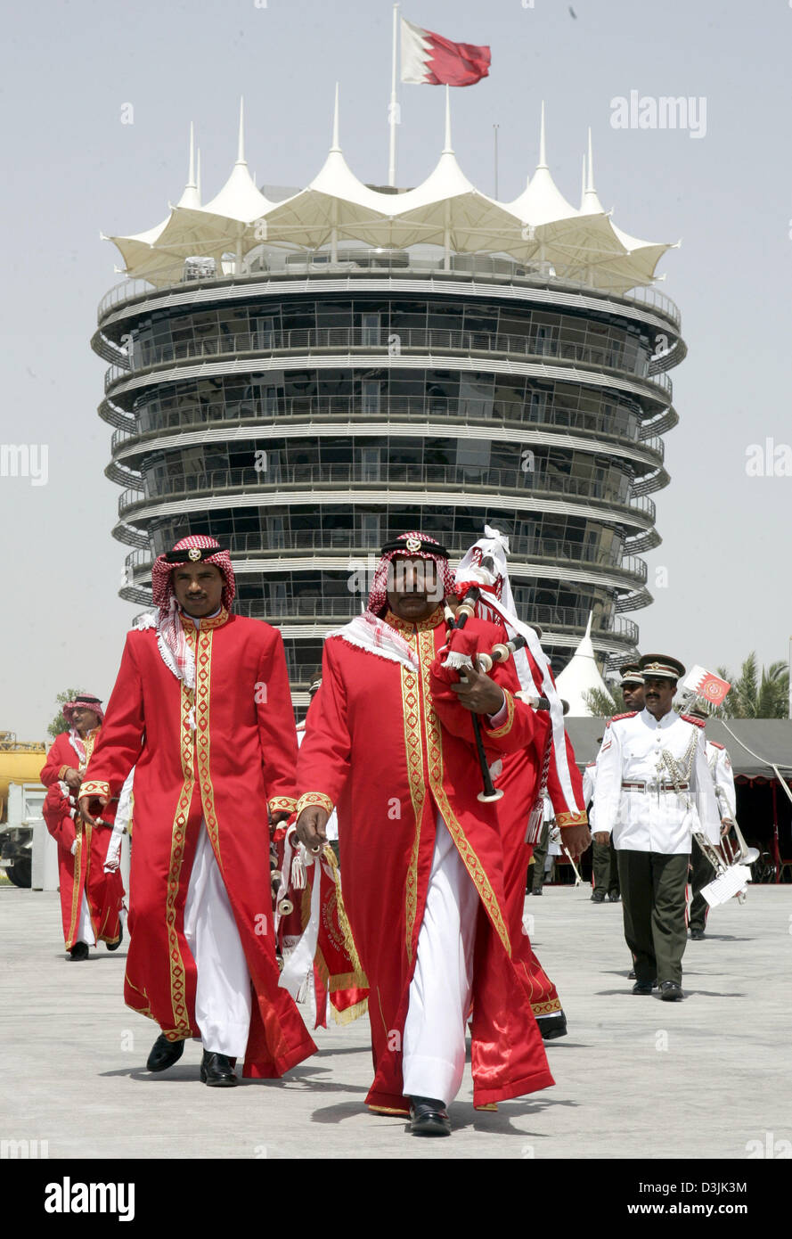 (dpa) - Members of a Bahrain police band walk in front of the VIP-tower ...