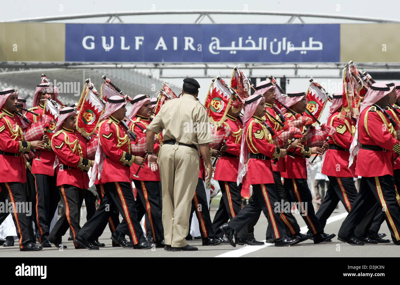 (dpa) - Members of a Bahrain police band exercise at the Formula One ...