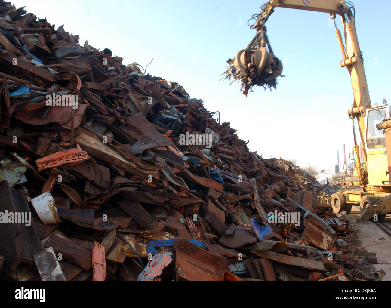 Clamshell excavator hi-res stock photography and images - Alamy