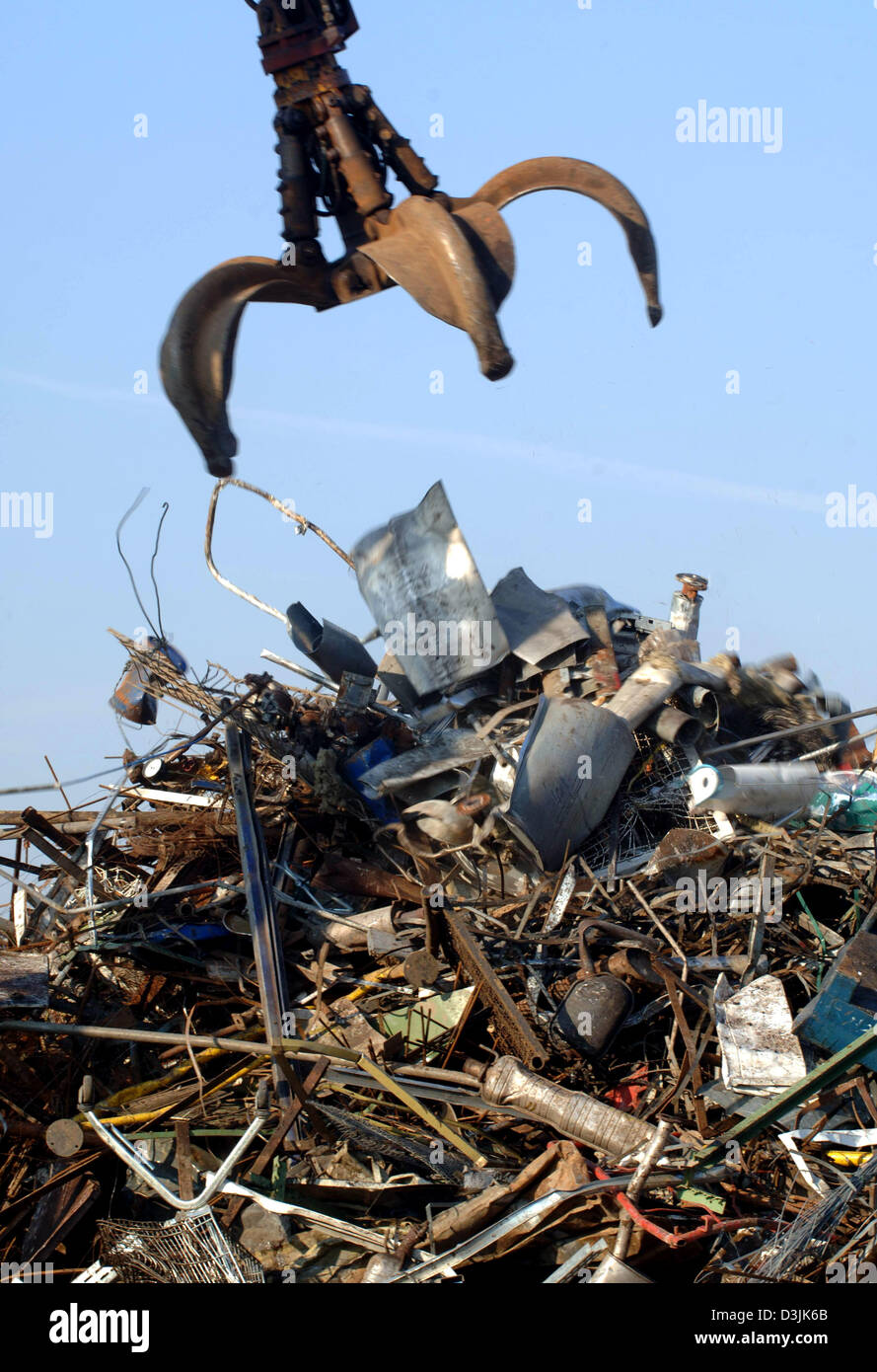 Clamshell junkyard wasteyard germany hi-res stock photography and ...