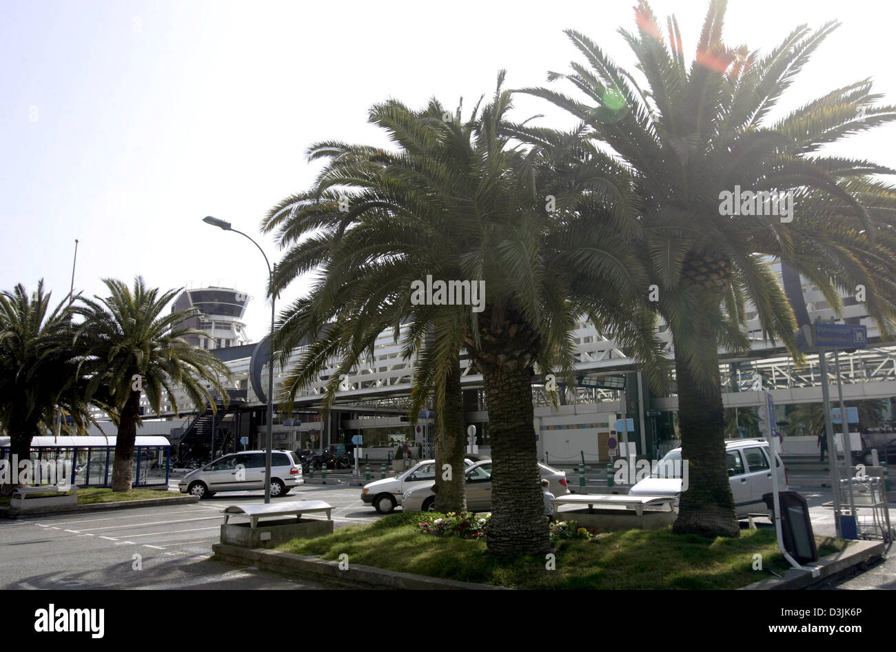 (dpa) - View of the airport terminal in Nice, France, 20 March 2005 ...