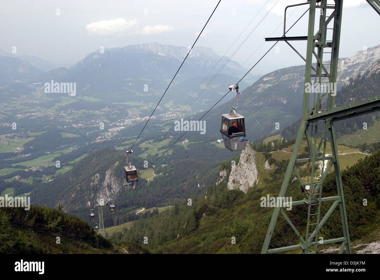 (dpa) - View from the Jennerbahn mountain station into the valley in ...