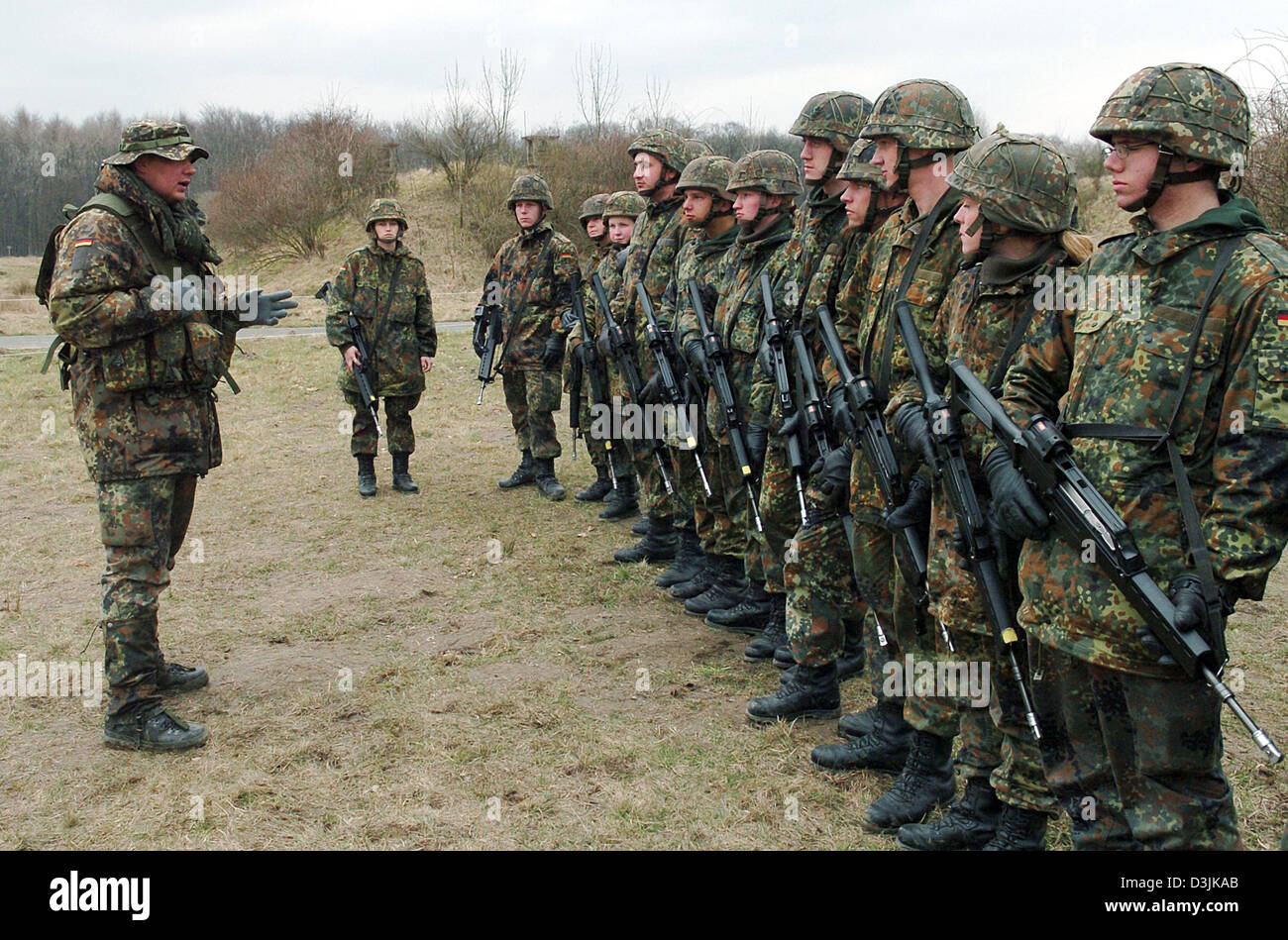 Politics pol defence soldier rifle bundeswehr uniform hat germany hi ...
