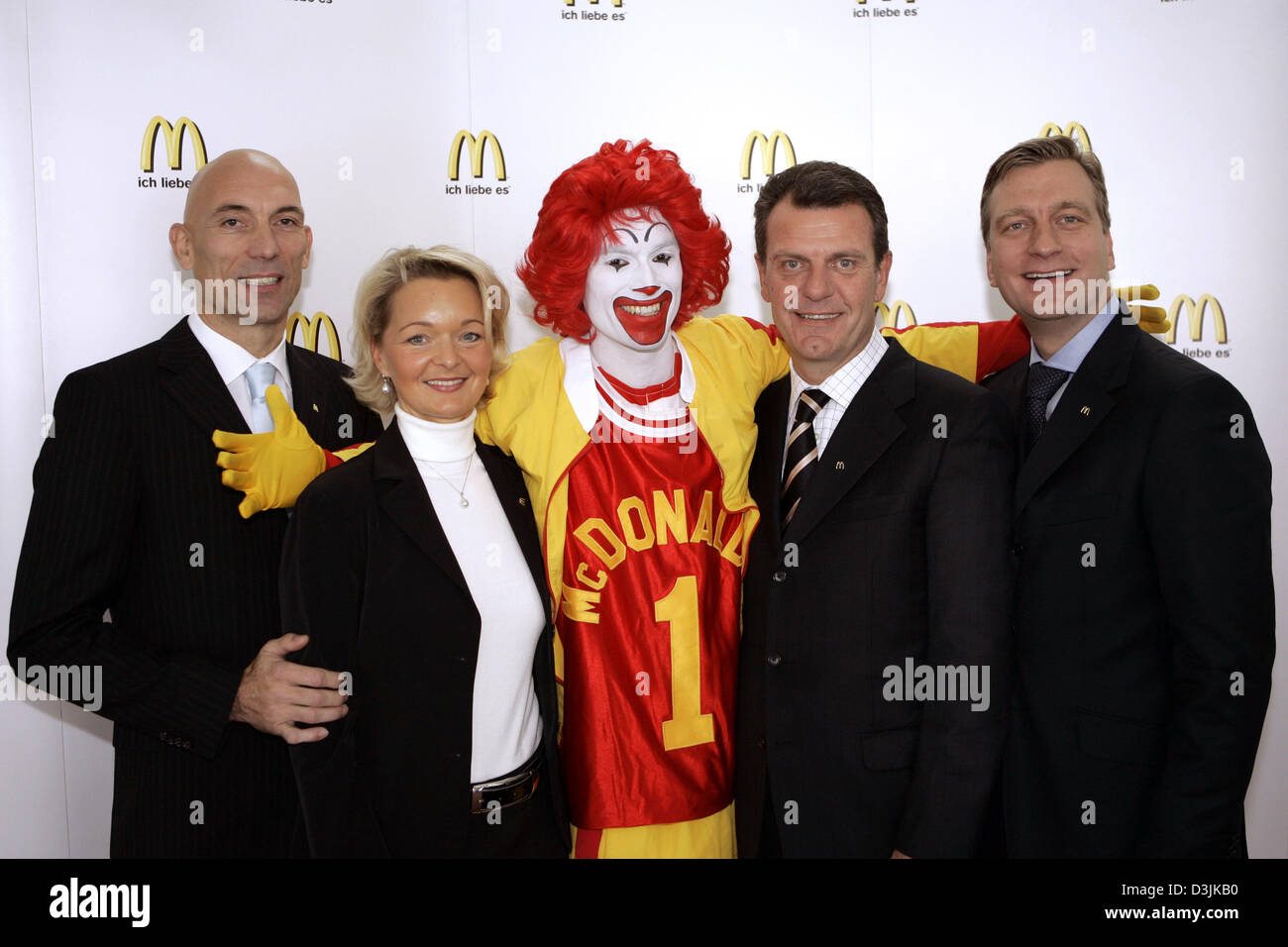Mcdonalds mascot hi-res stock photography and images - Alamy