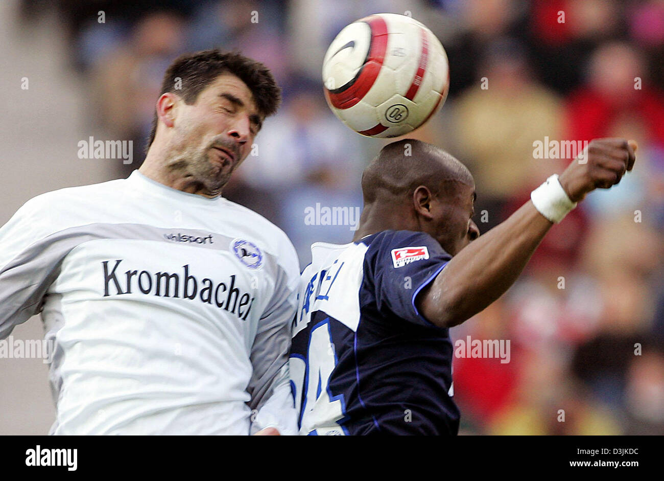 (dpa) - Berlin's Nando Rafael (R) and Bielefeld's Petr Gabriel fight ...