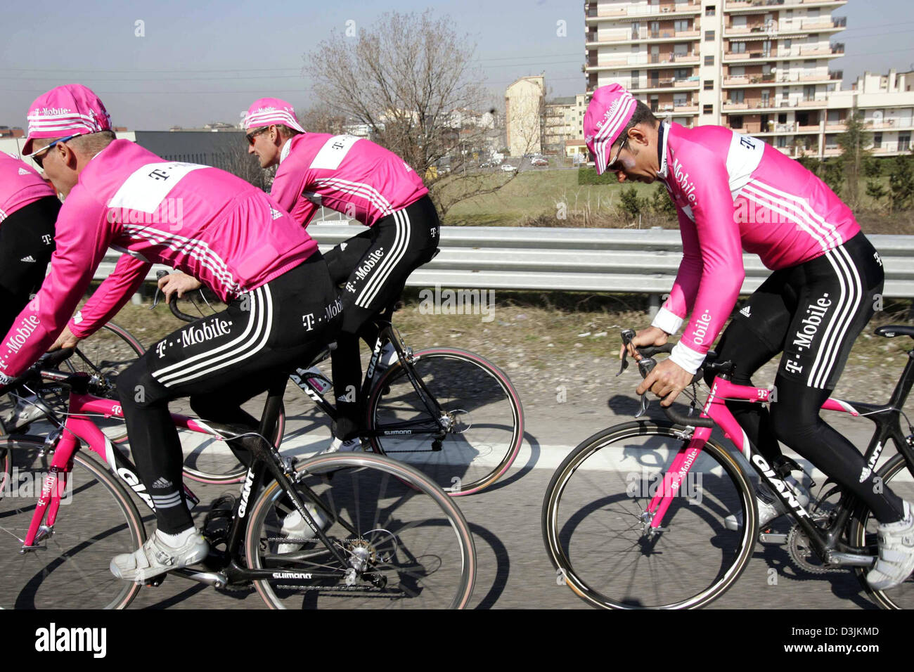(dpa) - German cycling pro Erik Zabel (R) of team T-Mobile cycles with ...
