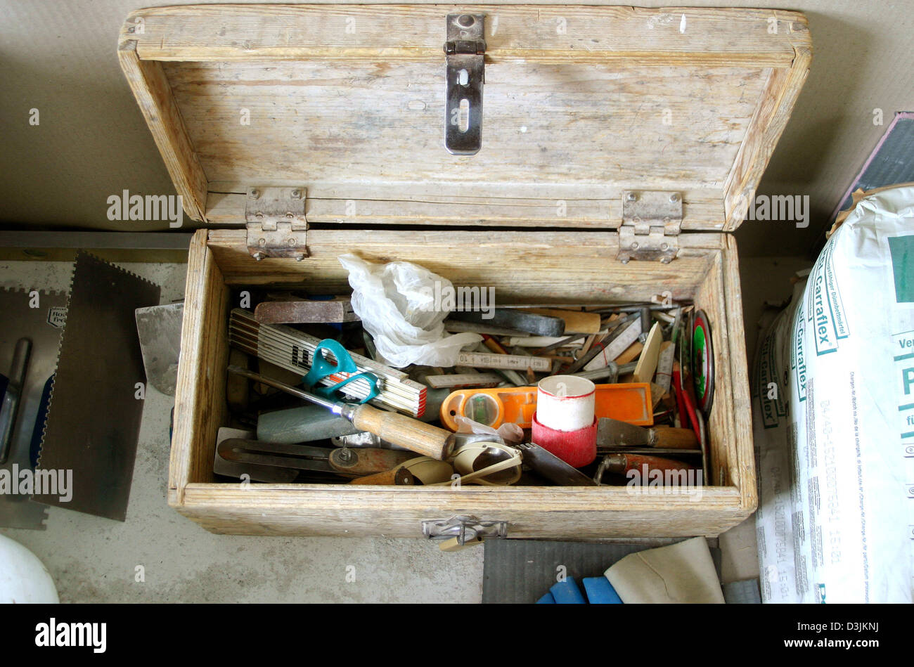 (dpa) - A toolbox pictured at a tiler's construction site in Germany ...