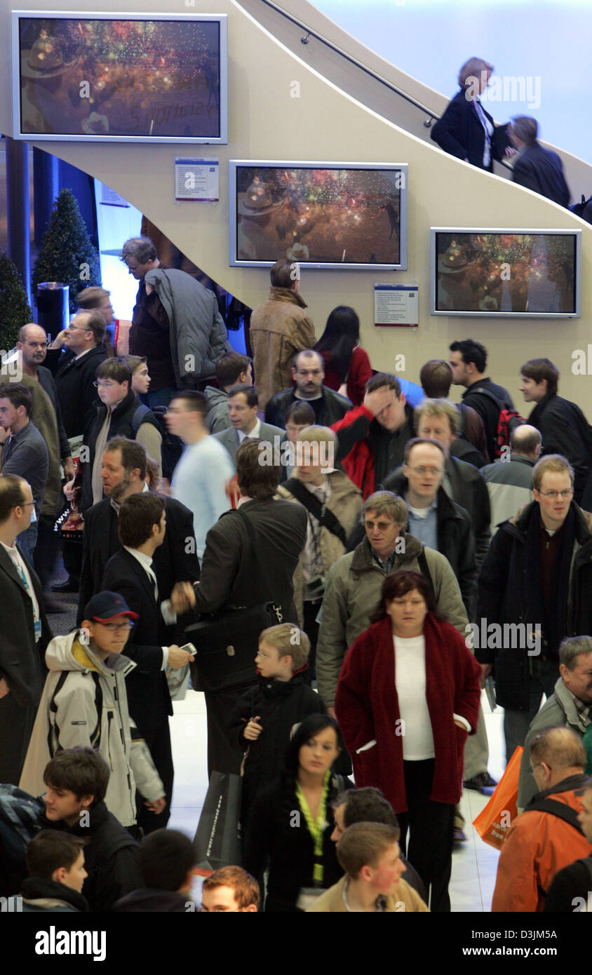 (dpa) - Visitors inform themselves about the novelties of the computer ...