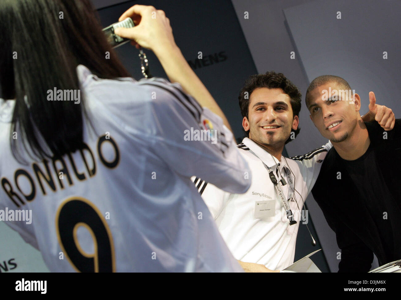 Real madrid fan mobile hi-res stock photography and images - Alamy
