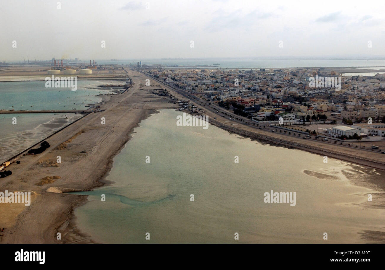 (dpa) - Aerial view of the coast near Al-Manamah, the capital of ...