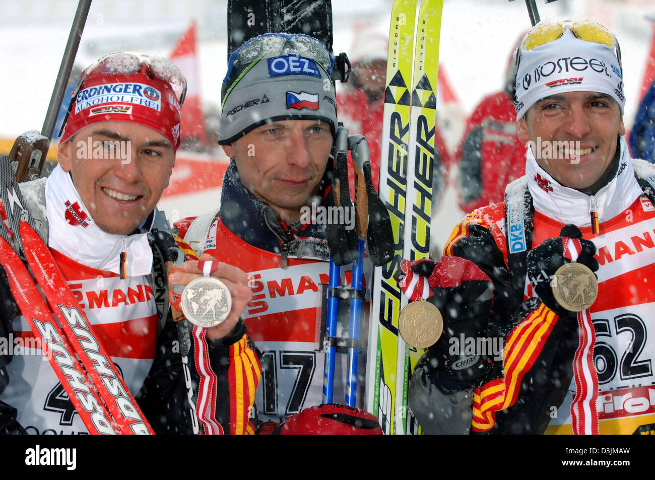 (dpa) - German biathletes Michael Greis (L) and Ricco Gross (R) smile ...