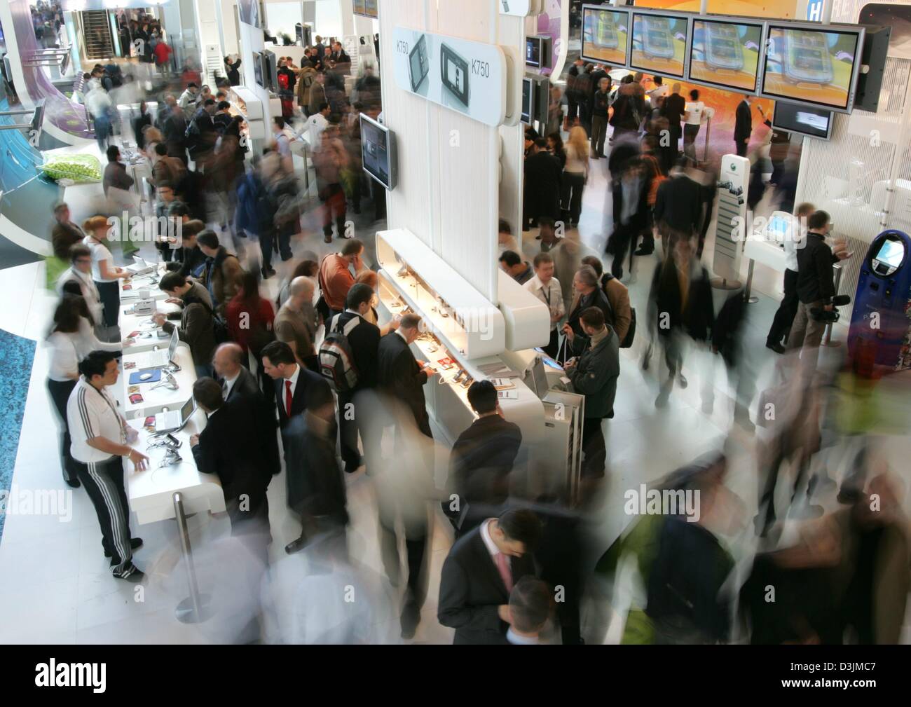 Telecomunications hi-res stock photography and images - Alamy