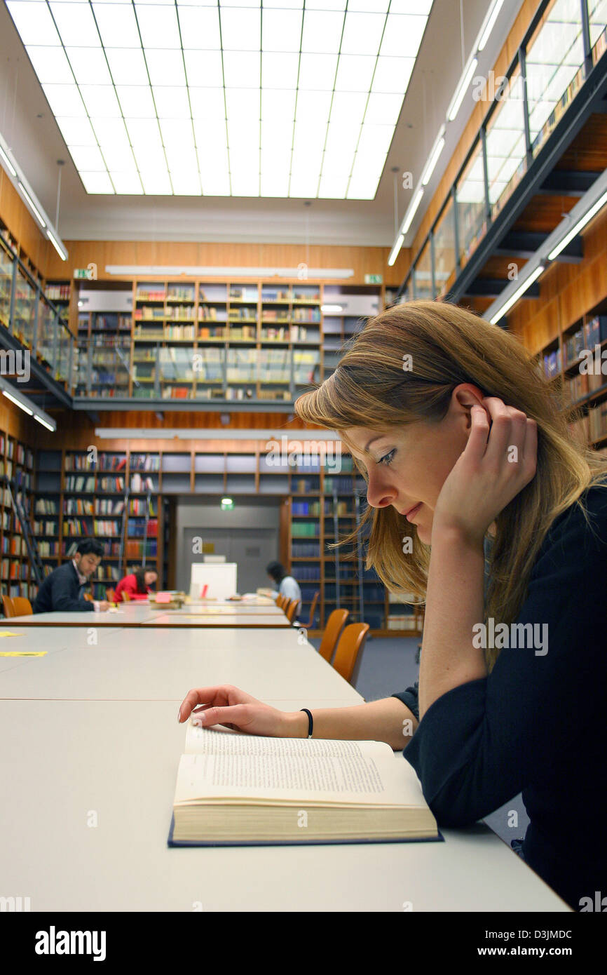(dpa) - A female student pictured at the library of the Goethe ...