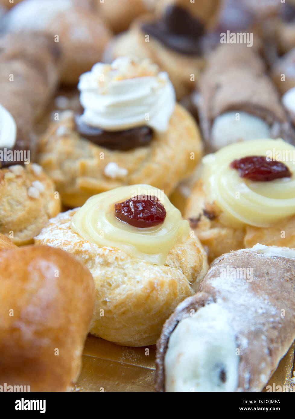 Small cakes hi-res stock photography and images - Alamy