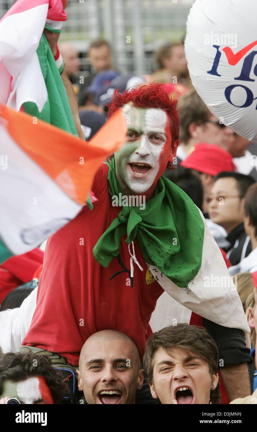 (dpa) - Italian Formula One fans celebrate the victory of Italian ...