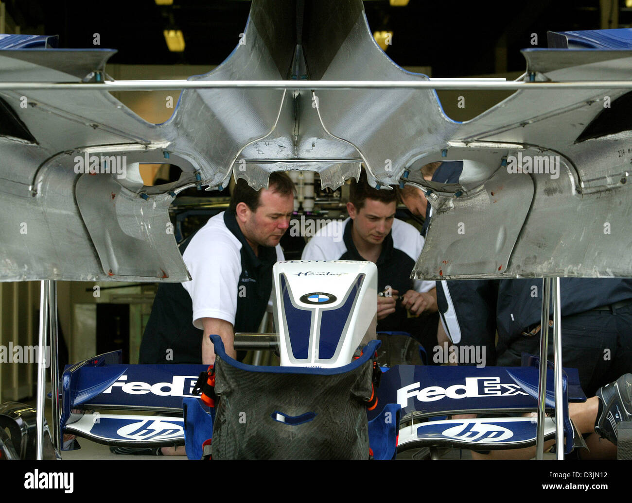 (dpa) - Mechanics prepare the BMW Williams car at the Grand Prix ...