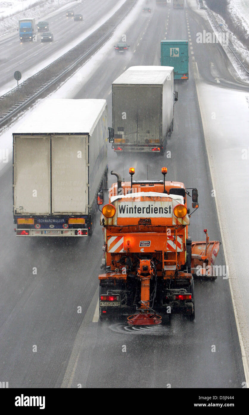 (dpa) - A salt spreader drives over the icy German A7 highway near ...