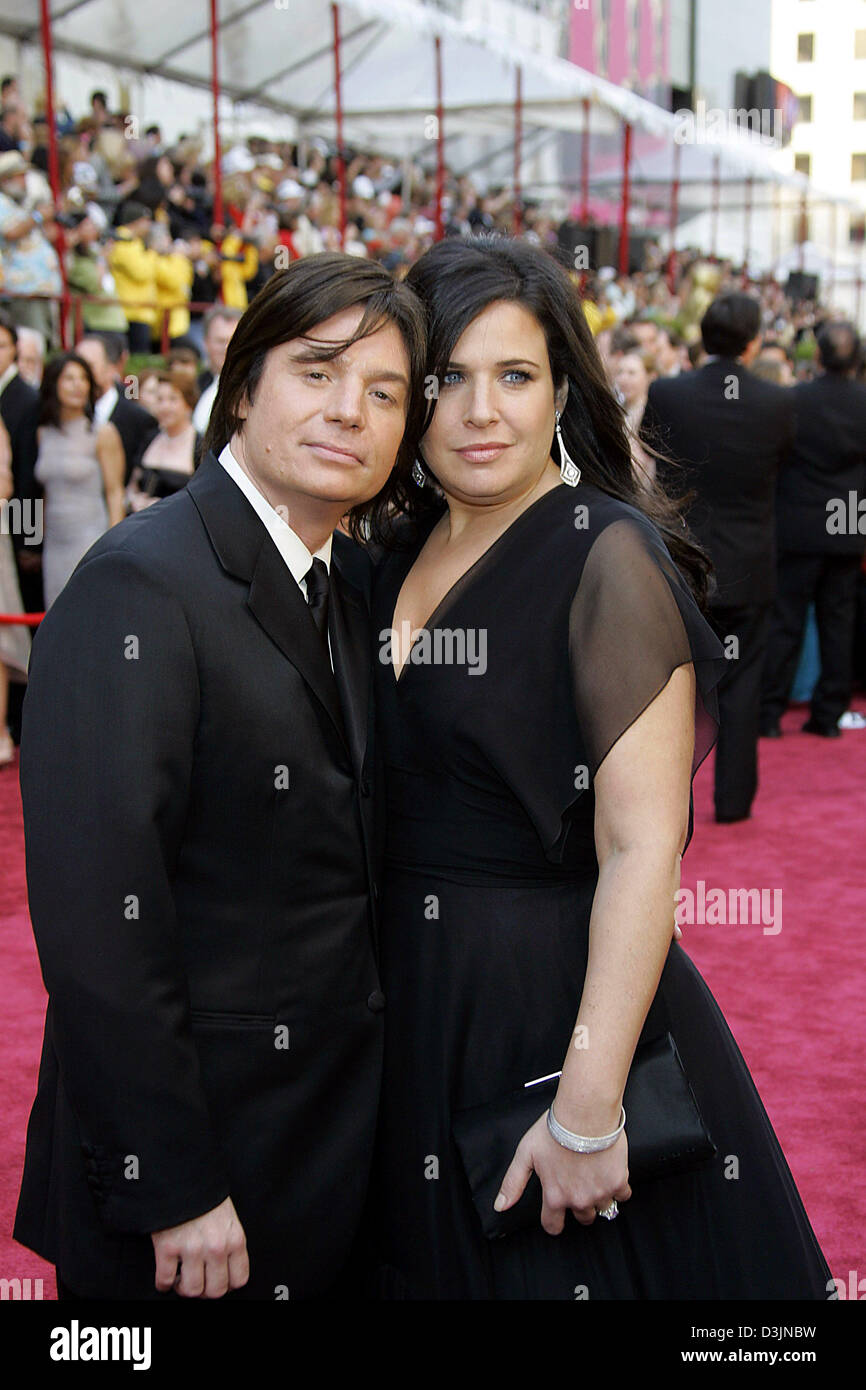 (dpa) - US actor Mike Myers (L) and wife Robin Ruzan arrive at the 77th ...