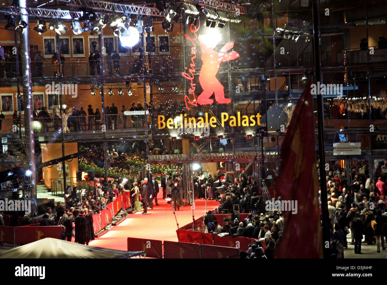 Berlin 2005 palast hi-res stock photography and images - Alamy