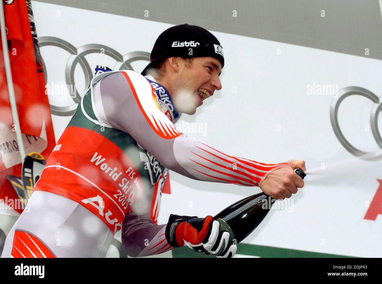 (dpa) - Austrian skier Benjamin Raich celebrates after winning the Men ...