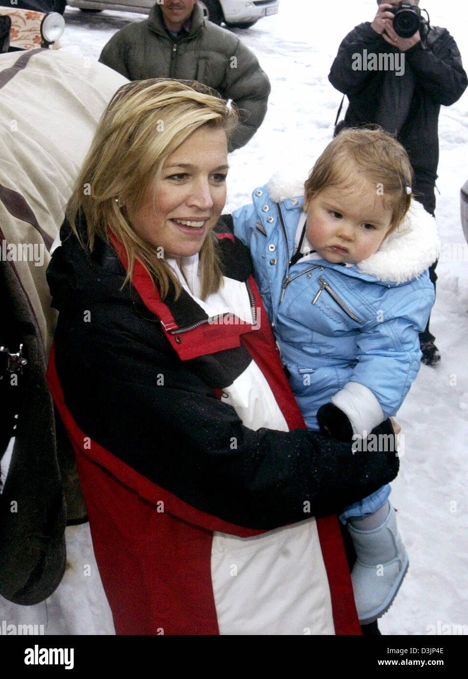 (dpa) - Dutch Crown Princess Maxima holds her daughter Catharina-Amalia ...