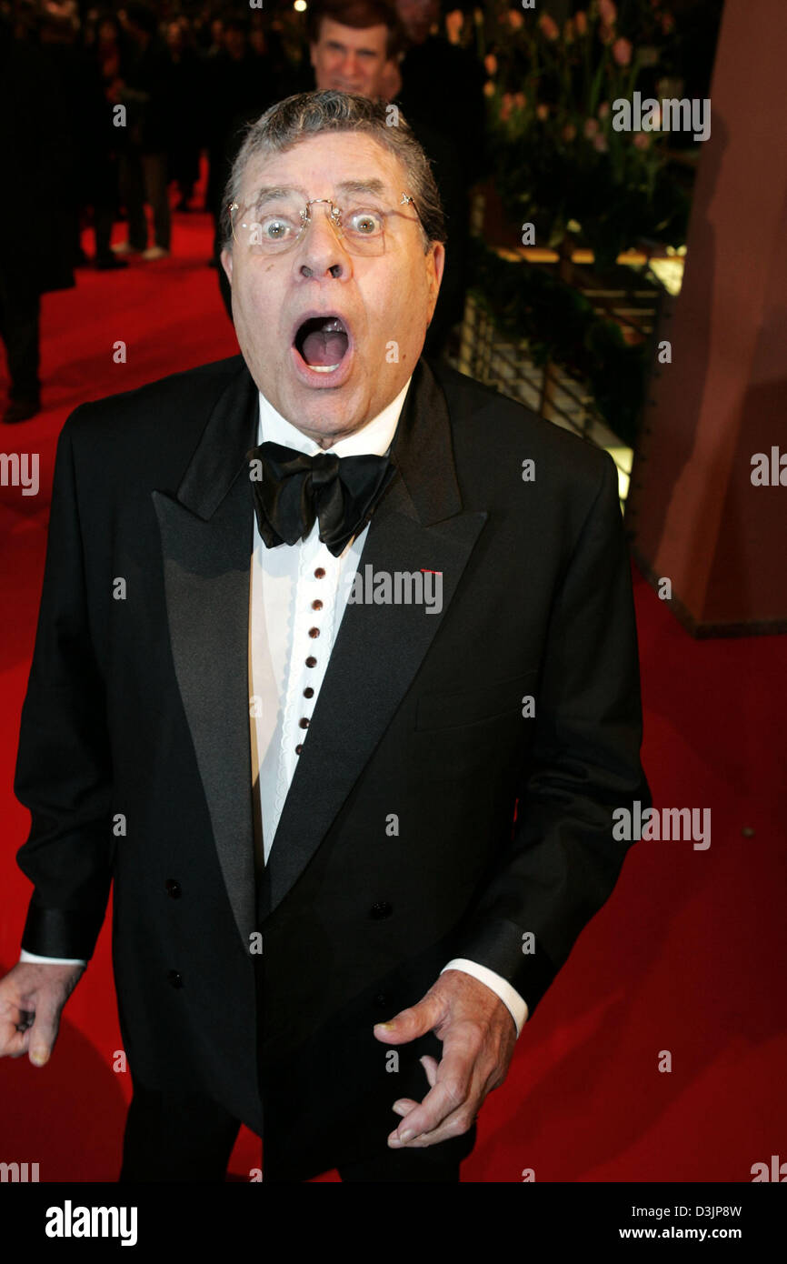 (dpa) - US actor, comedian, entertainer and director Jerry Lewis poses ...
