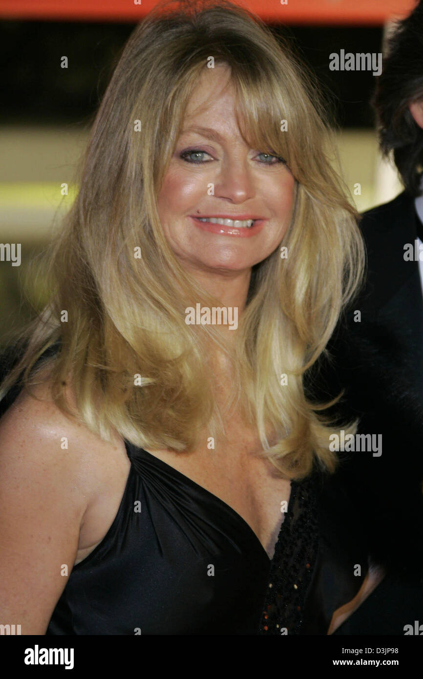 (dpa) - US actress Goldie Hawn arrives for the 'Golden Camera' awards ...