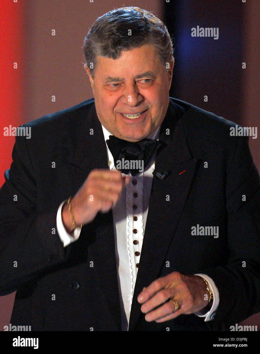 (dpa) - US actor, comedian, entertainer and director Jerry Lewis ...