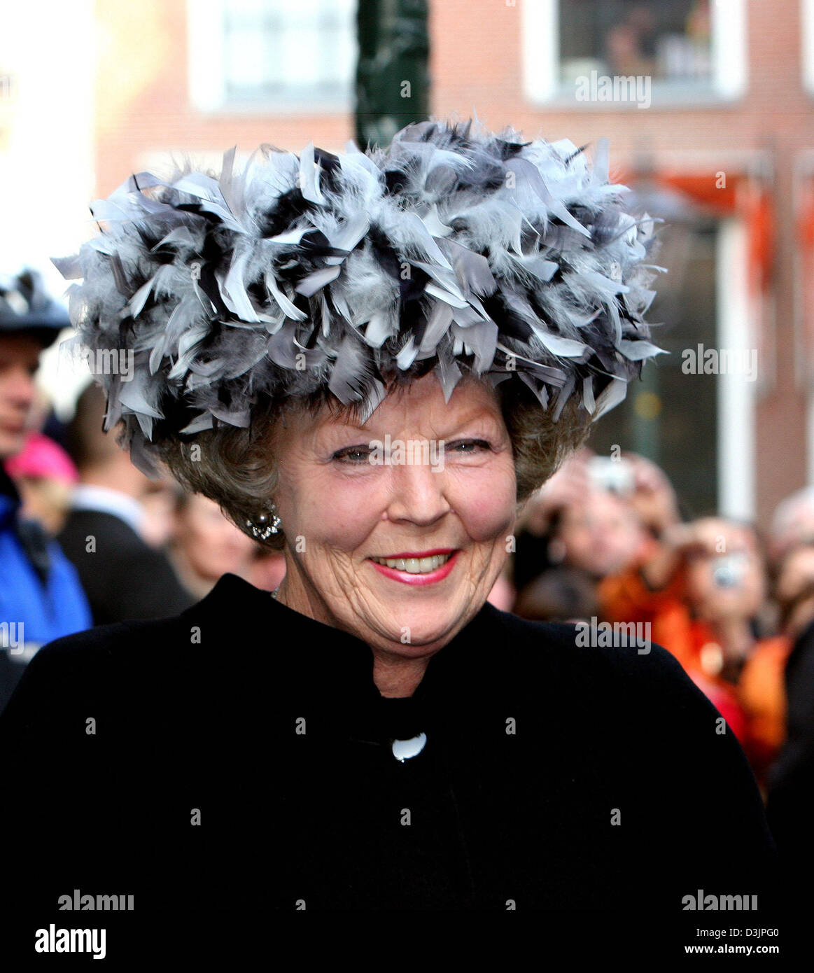 (dpa) - Queen Beatrix becomes honorary doctor of the university of ...