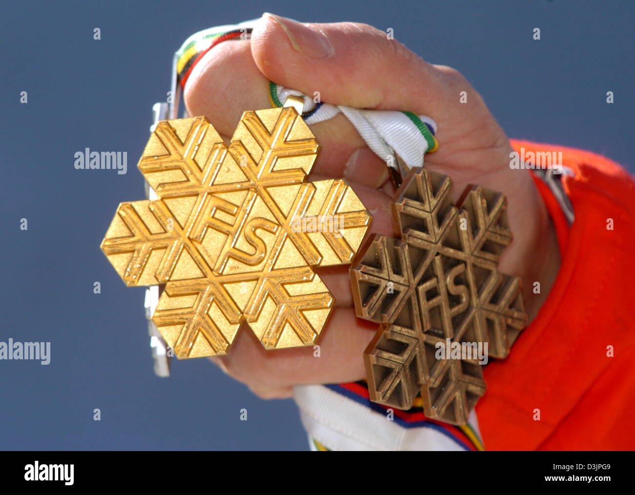 (dpa) - Medals of the Alpine Skiing World Championships (on the left ...