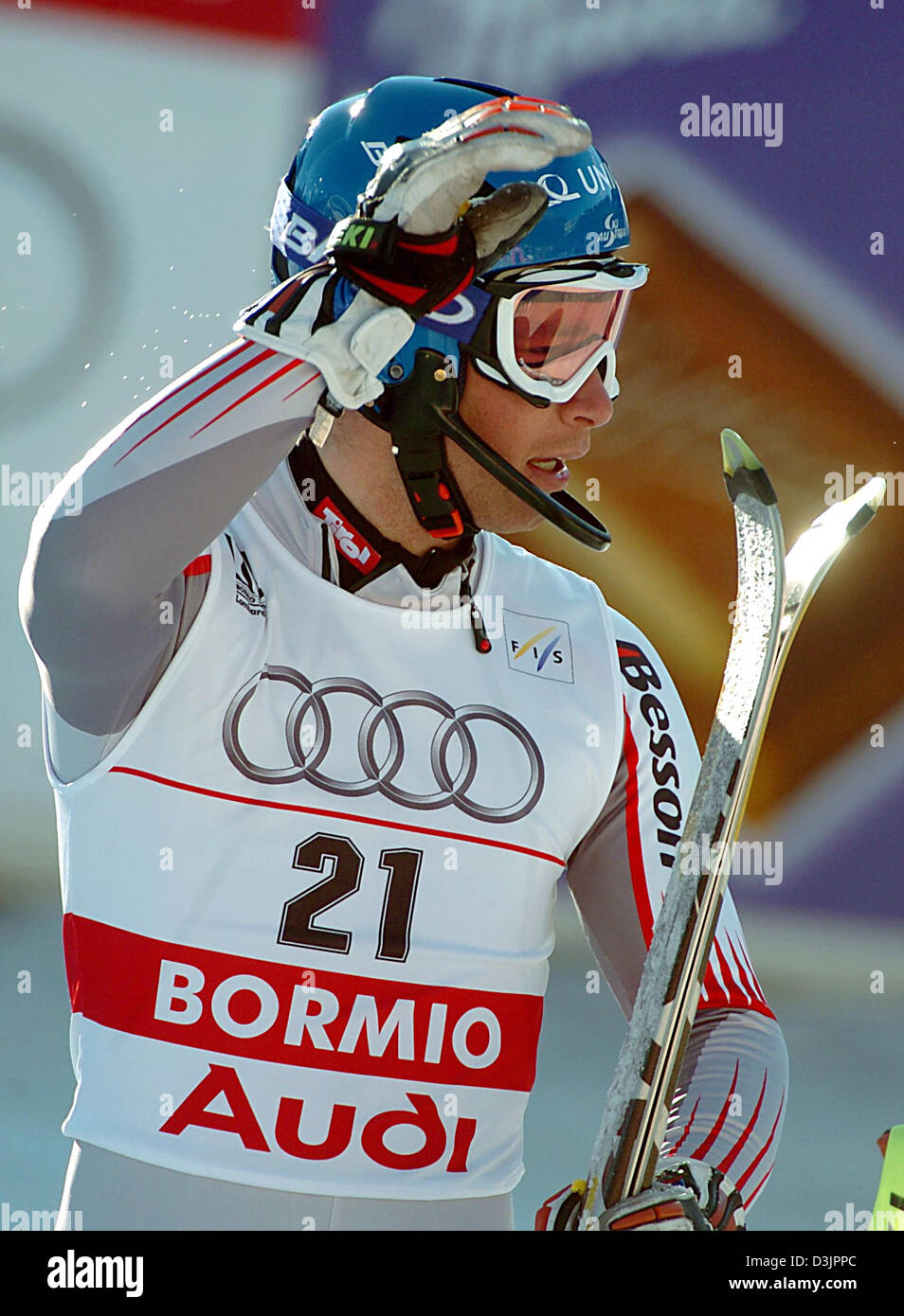 (dpa) - Austrian skier Benjamin Raich waves his hand after his first ...