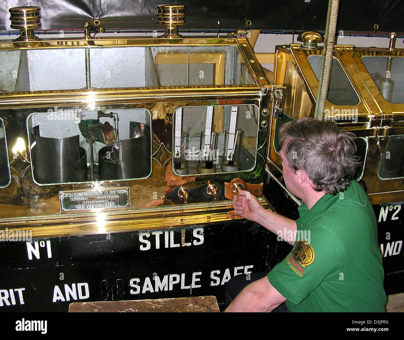 (dpa files) - George Jamieson, Still-Man at the Bunnahabhain distillery ...