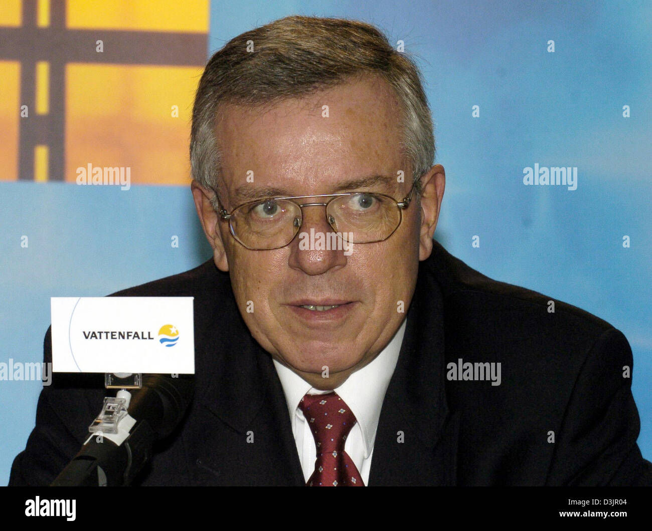(dpa) - Klaus Poscher, Chairman of Vattenfall, Germany's third largest ...