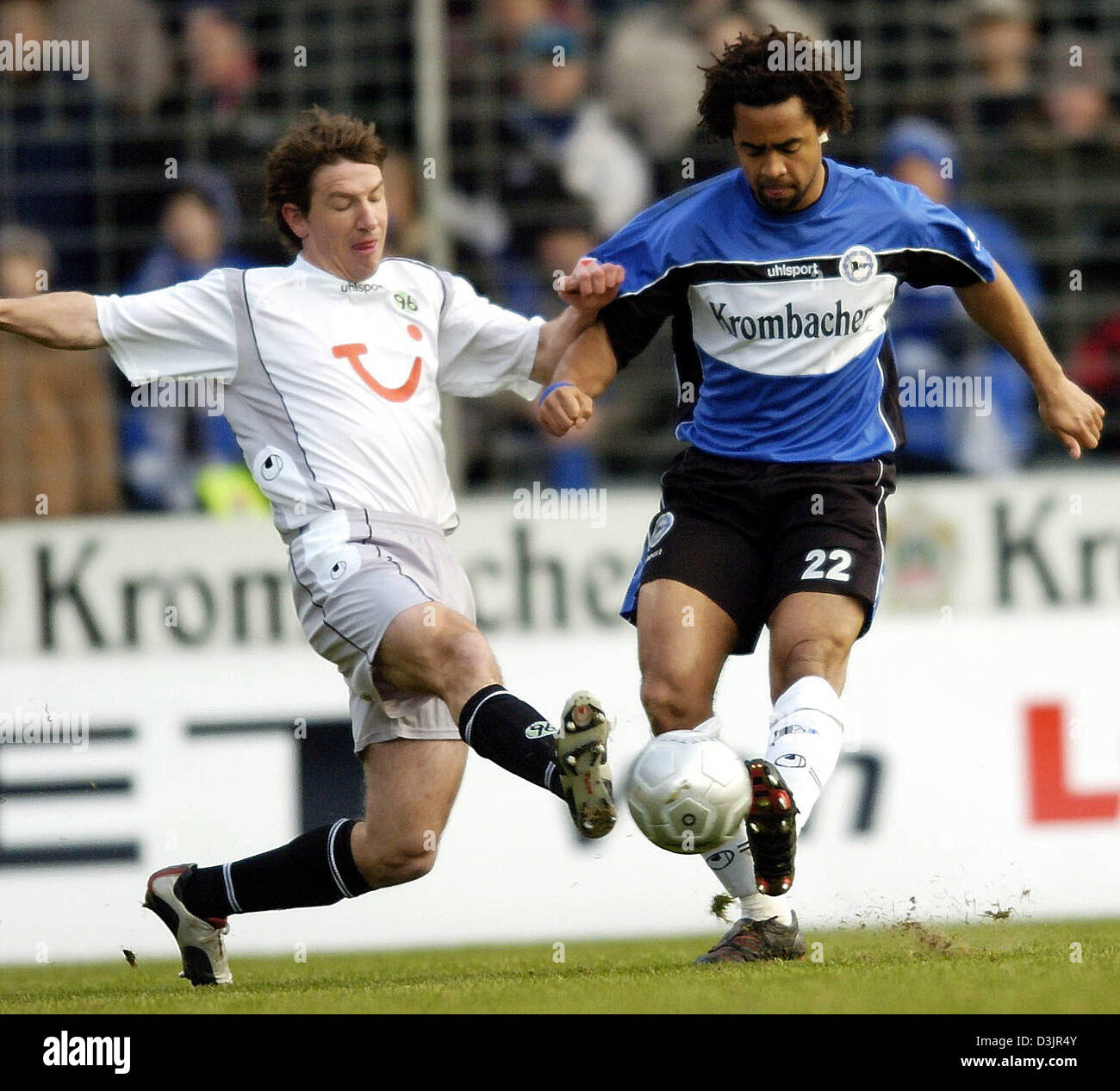 Patrick owomoyela to the ball hi-res stock photography and images - Alamy