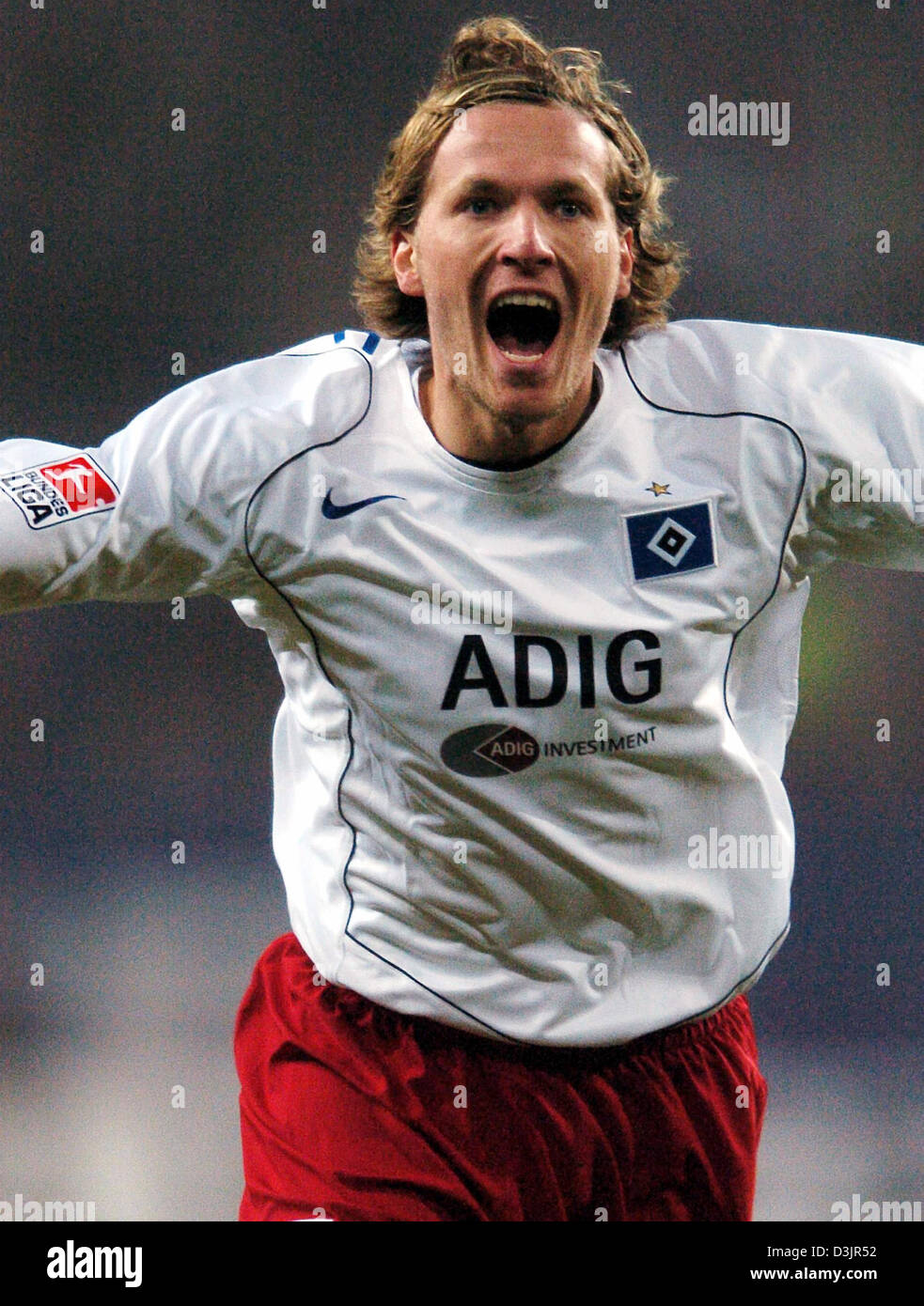 (dpa) - Hamburg forward Benjamin Lauth celebrates after he scored the 2 ...