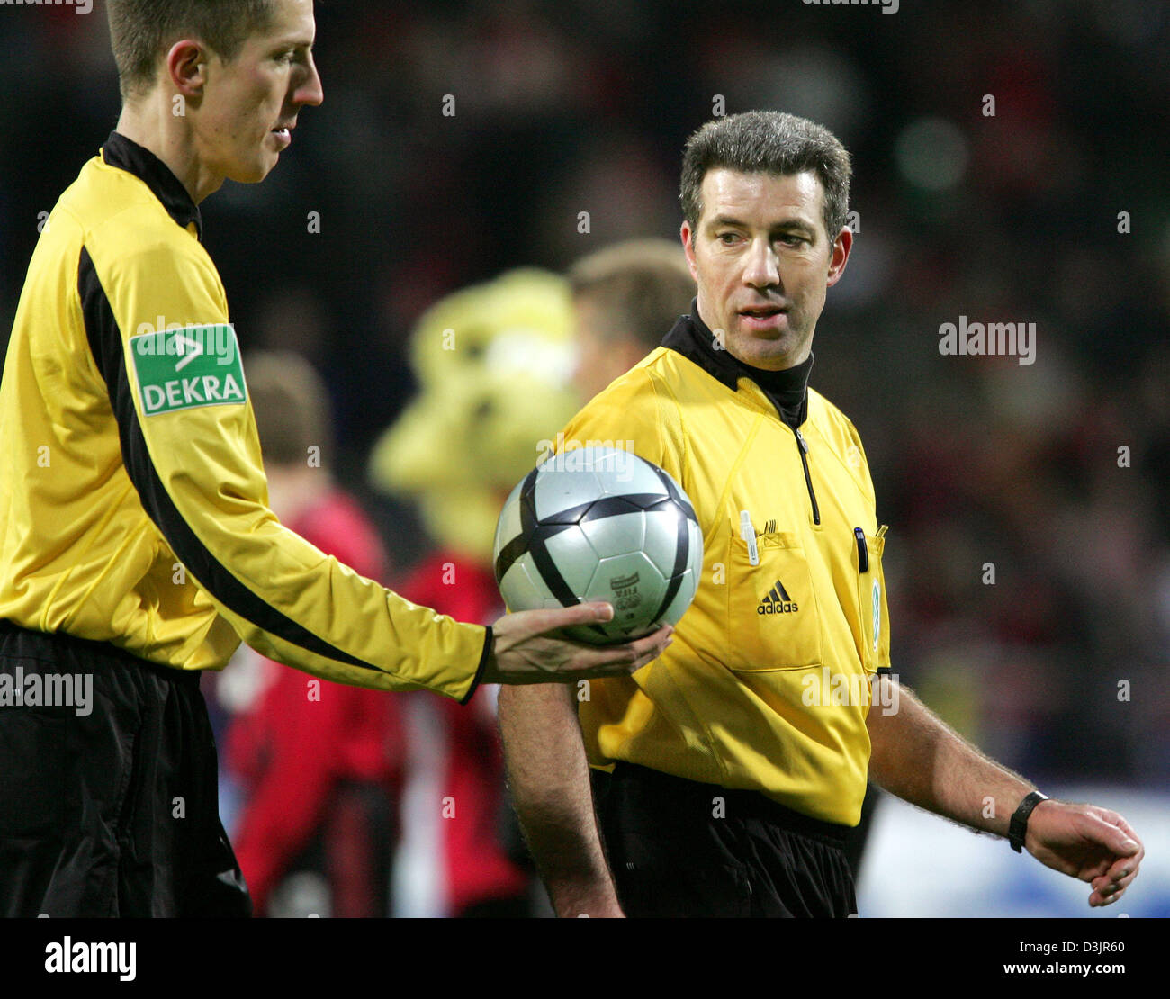 Assistant referees in soccer hi-res stock photography and images - Alamy