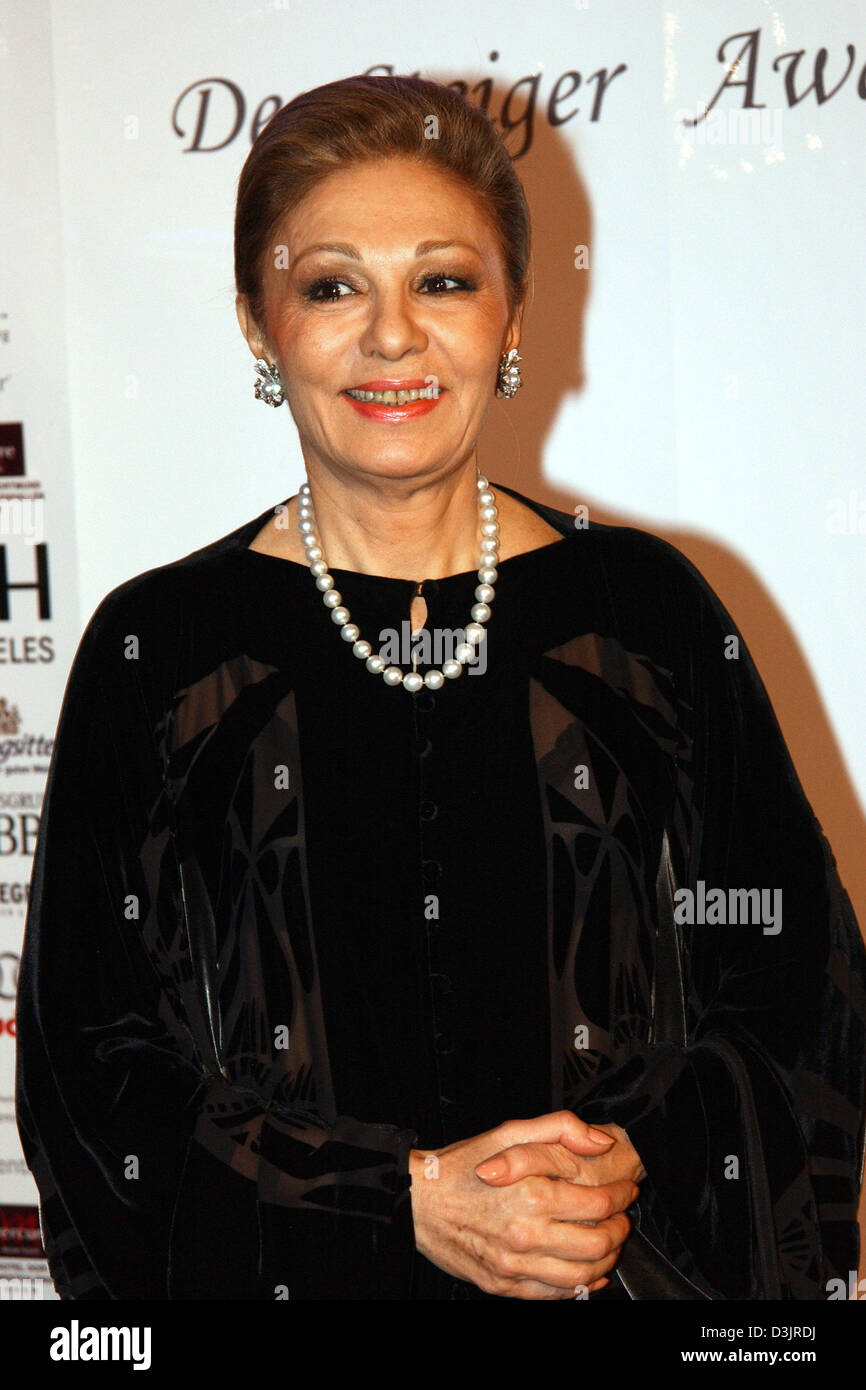 Farah diba pahlavi hi-res stock photography and images - Alamy