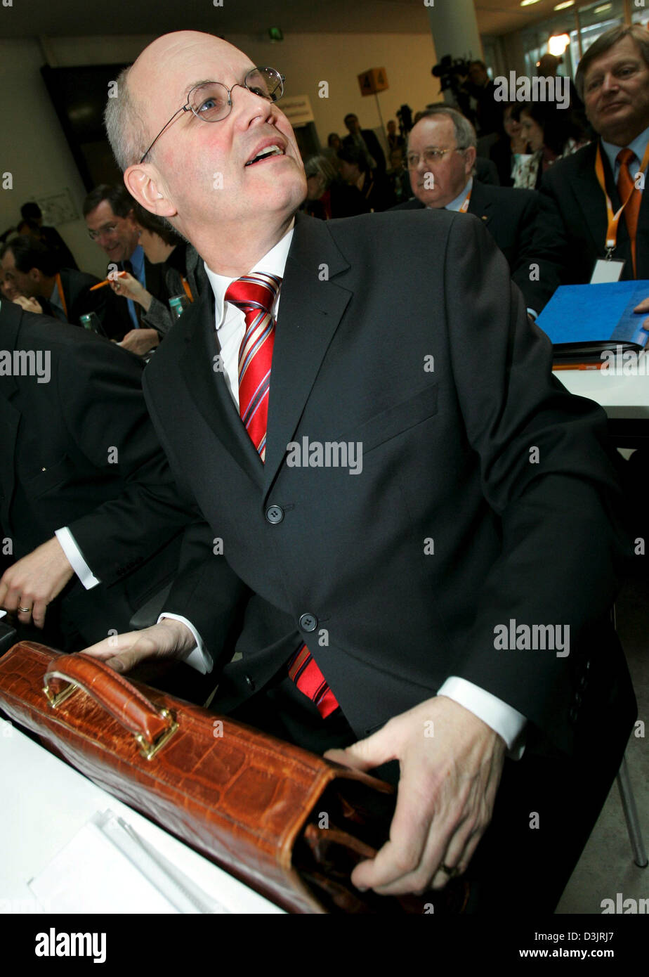 (dpa) - Volker Kauder, the new General Secretary of the German ...