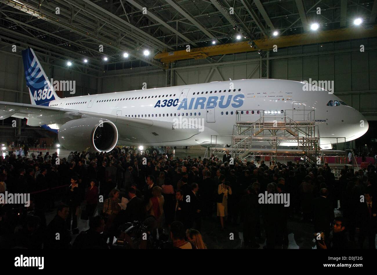 (dpa) - Around 5,000 guests attend the unveiling of the new Airbus A380 ...