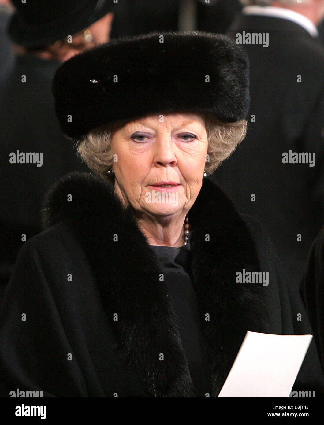 (dpa) - Queen Beatrix of the Netherlands participates in the memorial ...
