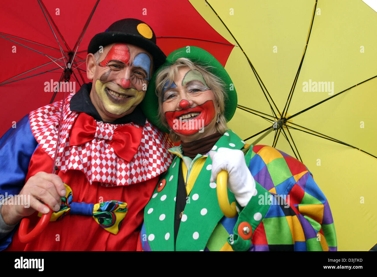 (dpa files) - A couple dressed up as clowns celebrate Monday after Lent ...