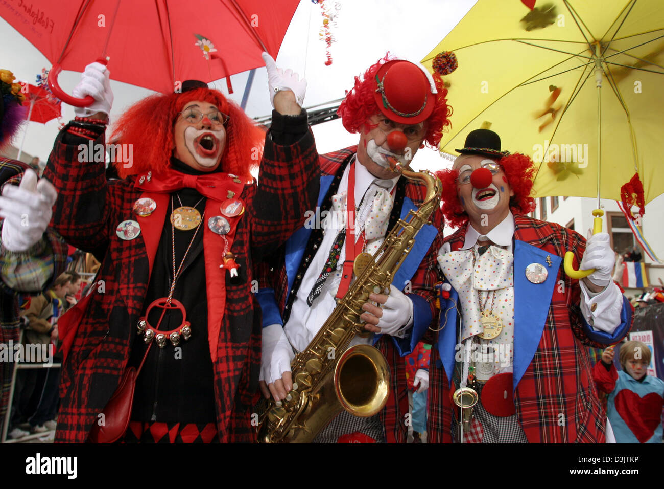 (dpa files) - People dressed up as clowns celebrate Monday after Lent ...