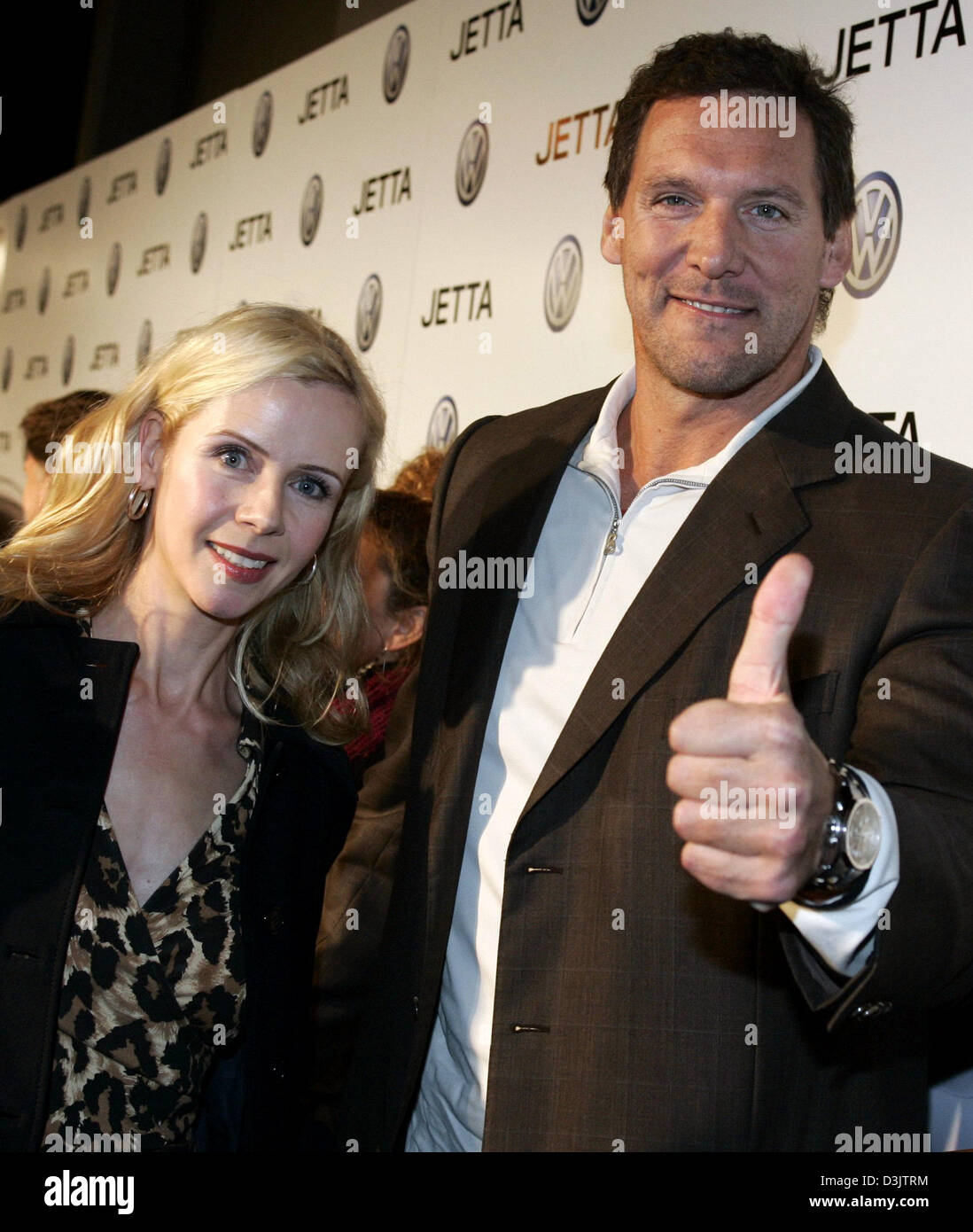 (dpa) - German action film star Ralph Moeller (R) and his wife Annette ...