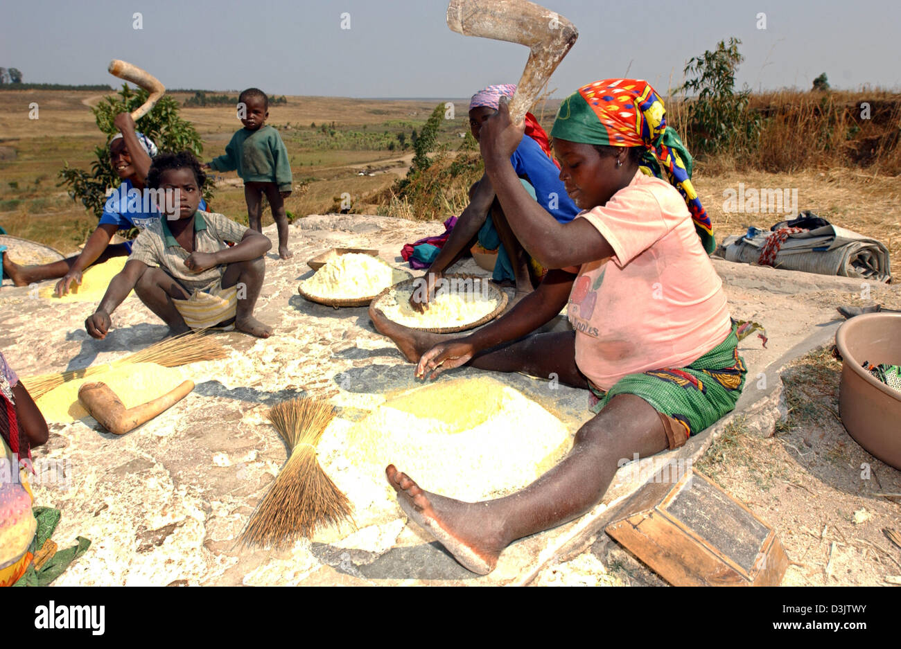 Angolan women hi-res stock photography and images - Alamy