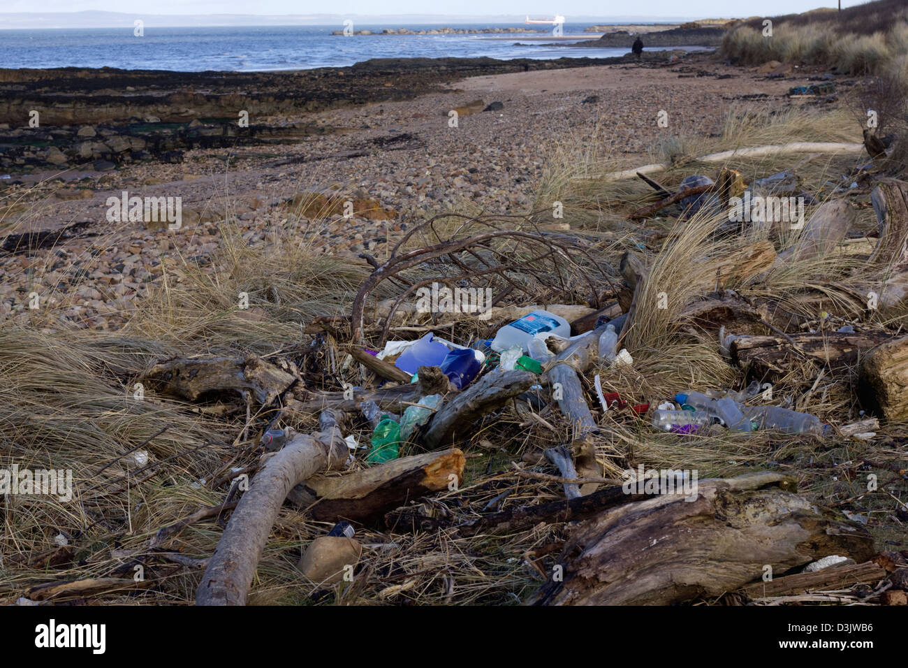Shoreline pollution hi-res stock photography and images - Alamy