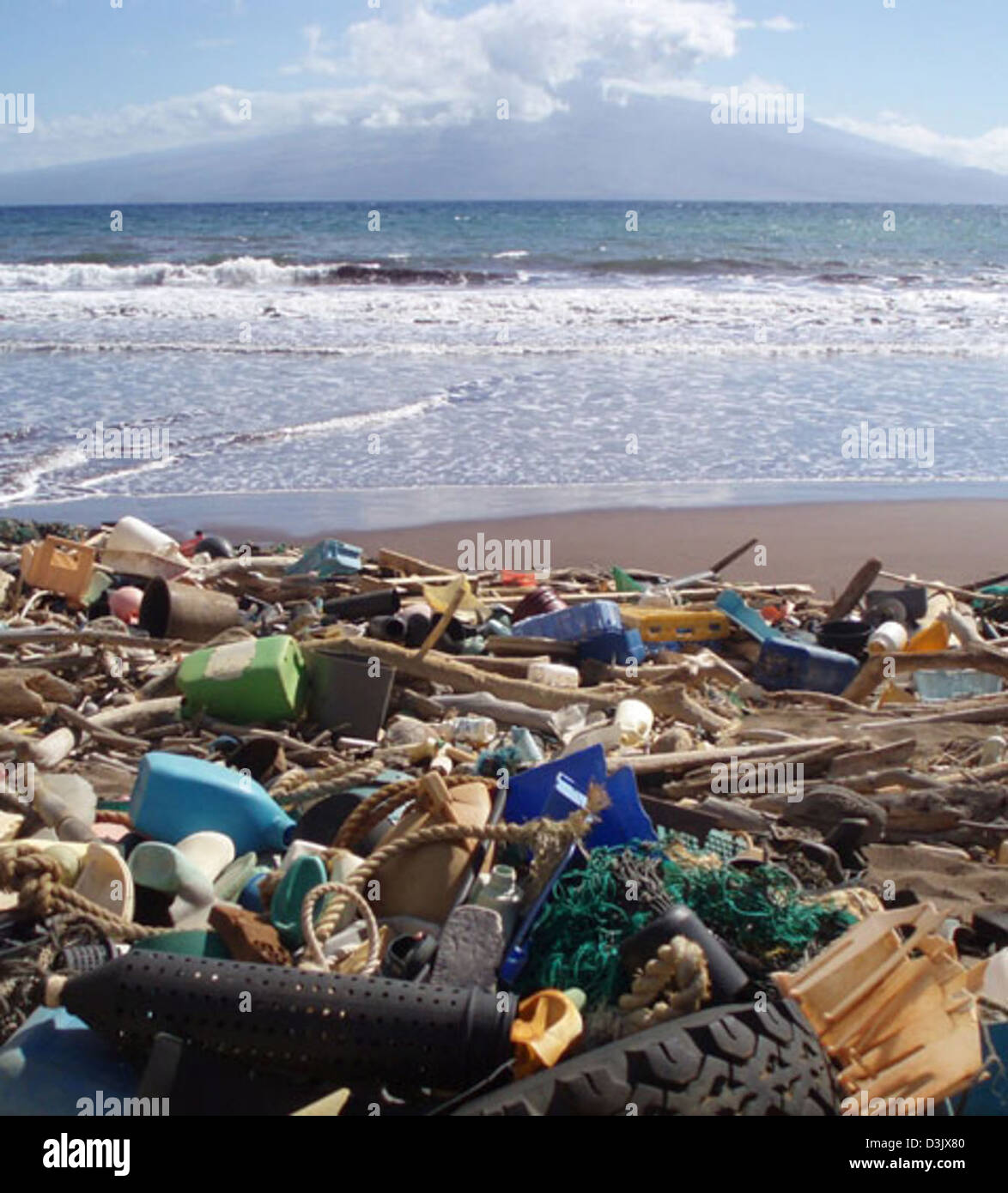 Marine debris along Kanapou Bay on the island of Kaho'olawe, Hawaii ...