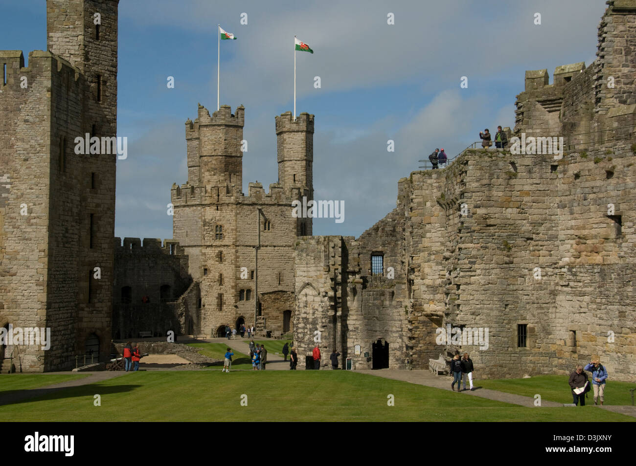 Inside of castle walls hi-res stock photography and images - Alamy